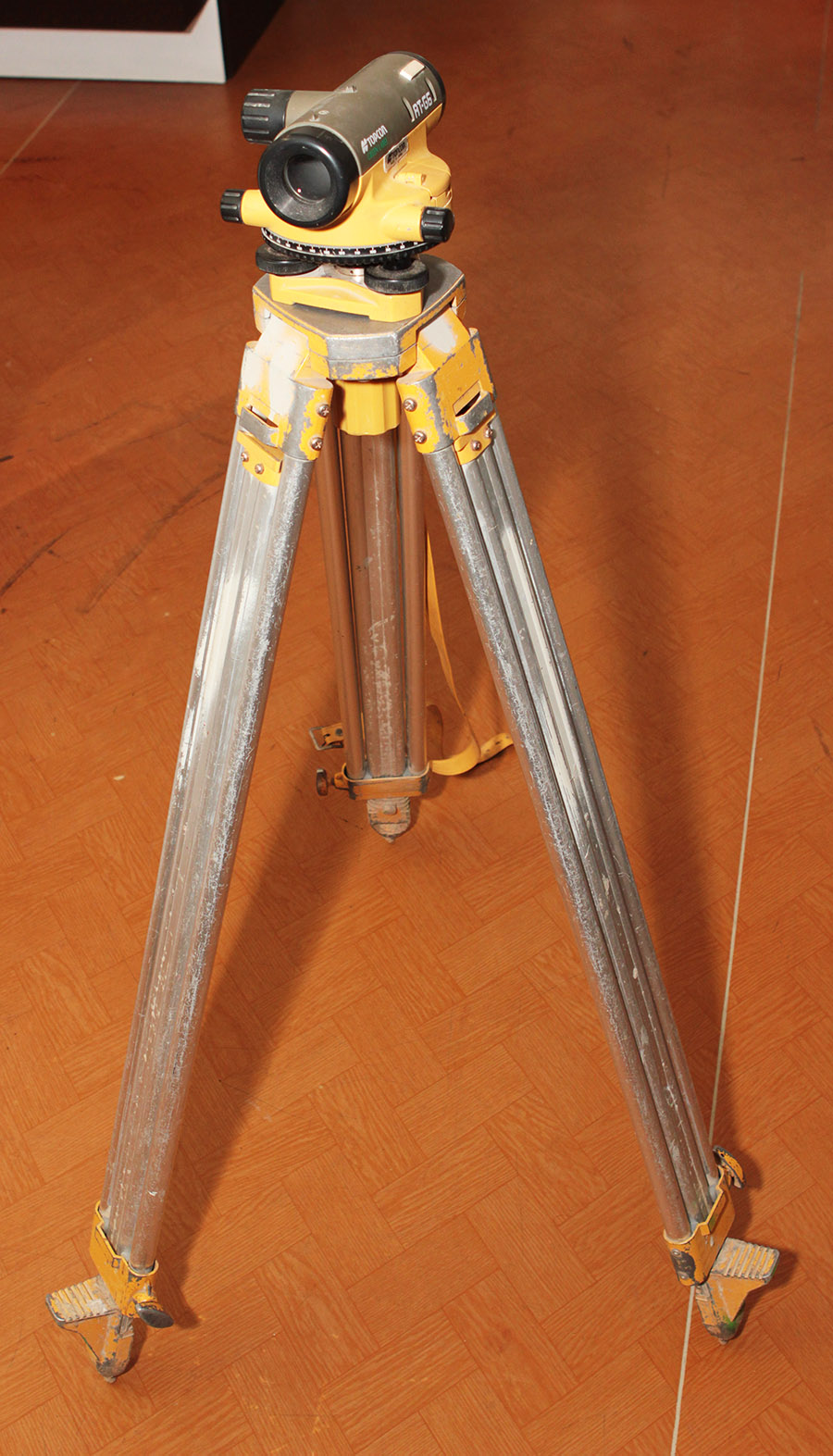 Nivelační přístroj Topcon AT-G6 + stojan | Zastavárna a Bazar Zlín - U ...