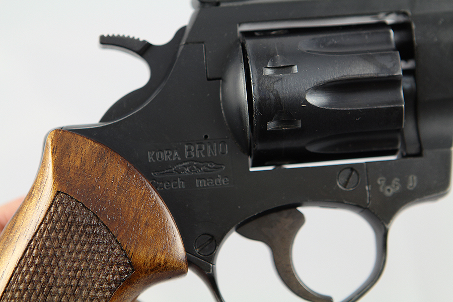 Flobertkový revolver Kora Brno 4 cal. 4mm, černá – dřevo | Zastavárna a ...